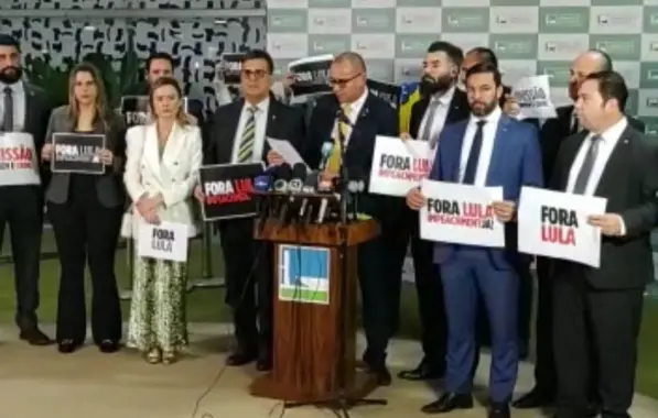Deputados Protocolam Pedido De Impeachment De Lula Por Crime De